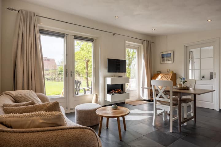Lodge With Fireplace At Veerse Meer | Watervliet C - Burgh-Haamstede