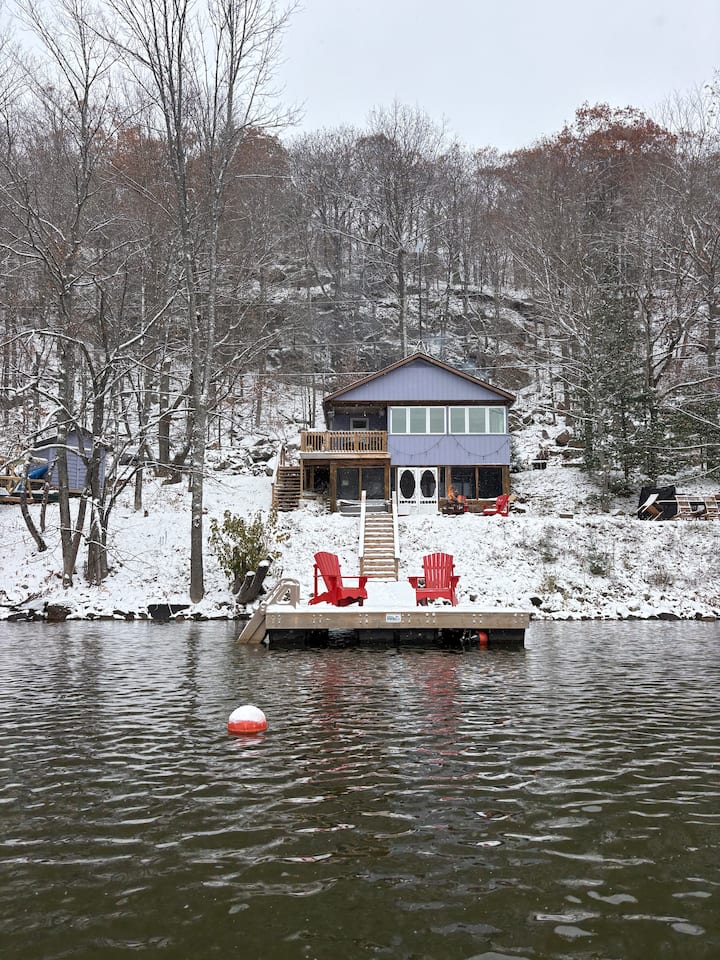 Cozy Lakefront Muskoka Cottage - Huntsville