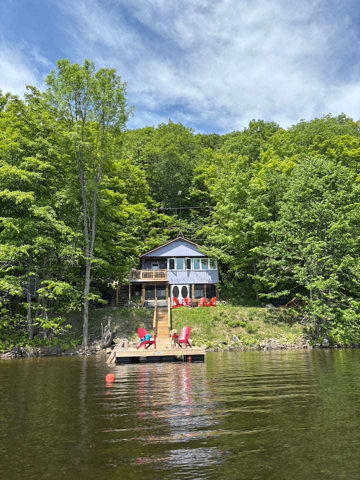 Cozy Lakefront Muskoka Cottage - Huntsville
