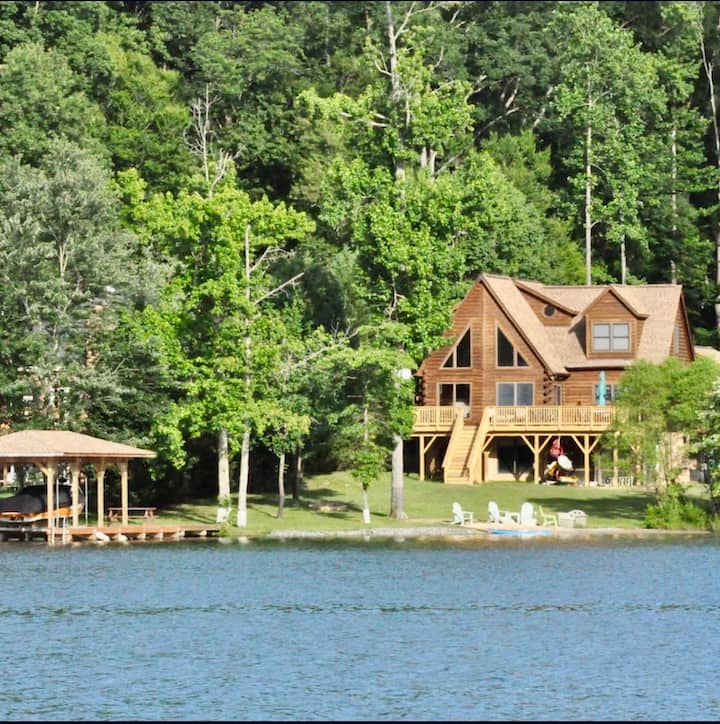 Gorgeous Lakefront Log Cabin W/pvt Beach & Hot Tub - Bumpass, VA
