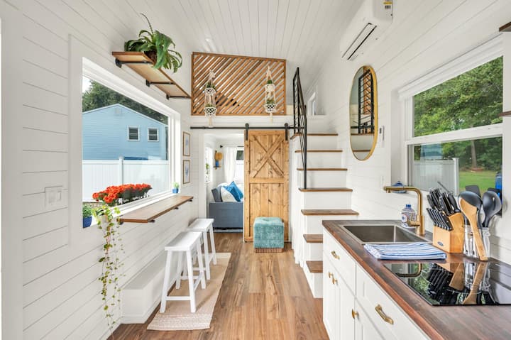 New England Tiny Home Retreat - Cromwell, CT