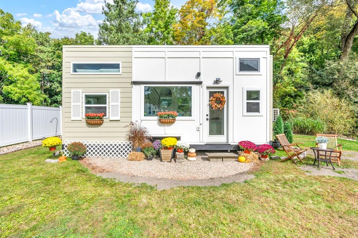 New England Tiny Home Retreat - Middletown, CT