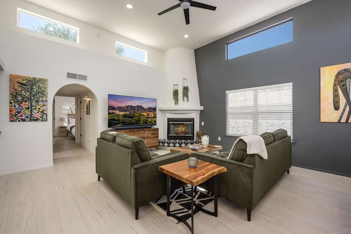 Luxury Desert Escape! Pet Friendly! Hottub! Ev! - Las Cruces, NM