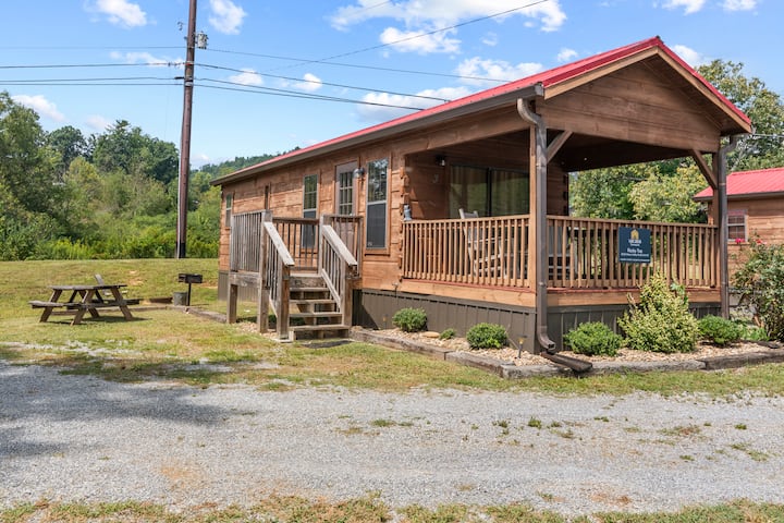 Rocky Top~tiny Home (Near Pigeon Forge) - Wears Valley, TN