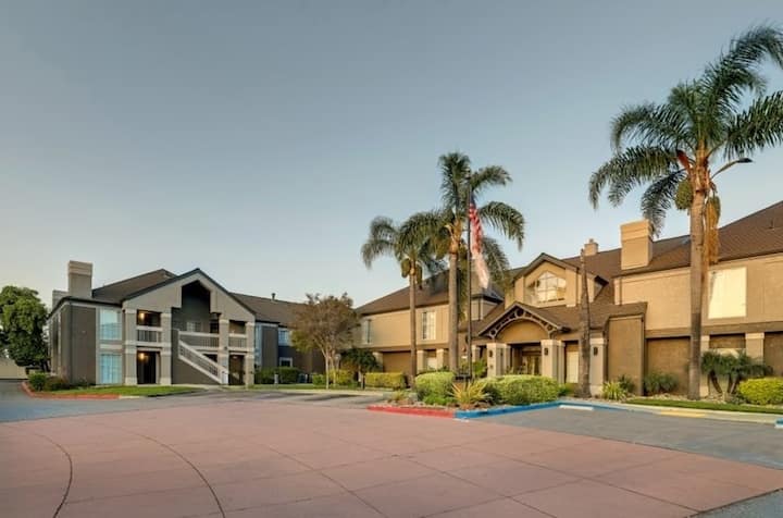 1br Pet-friendly Suite W/ Onsite Pool & Breakfast! - Mountain View, CA