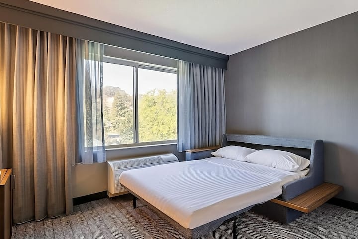 Hot Business Spot! Spacious! Free Parking! - San Ramon, CA