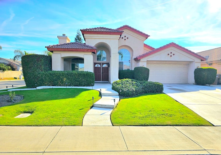 Immaculate Home Away From Home - Bakersfield, CA