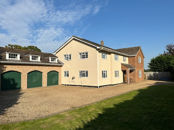 Substantial 7 Bedroom House - Bournemouth