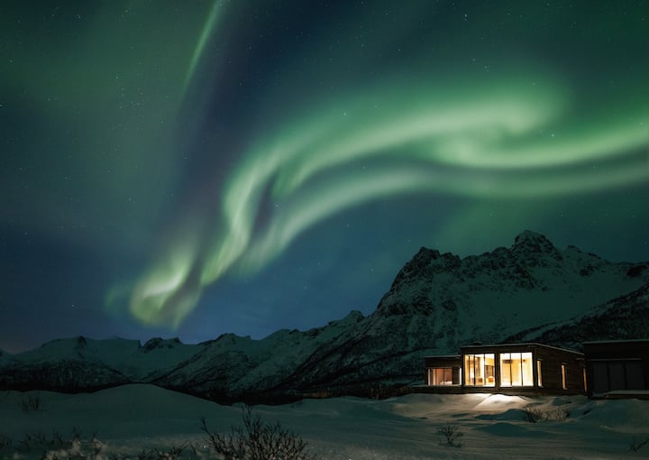 Lofoten Arctic Lodge | Sea View, Jacuzzi & Sauna - Norway