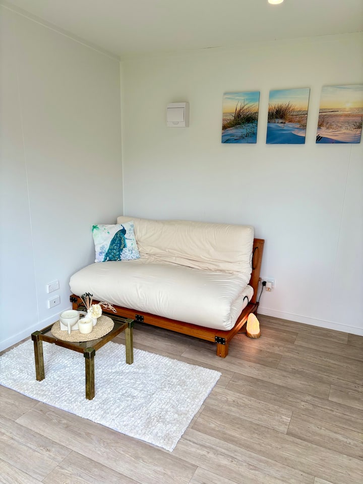 Cozy Green Tiny Home - Auckland
