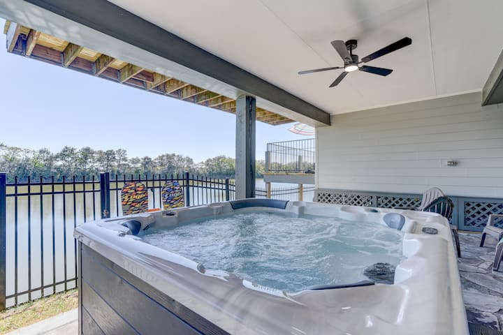 Lakehouse With Hot Tub And Decks - Seabrook, TX