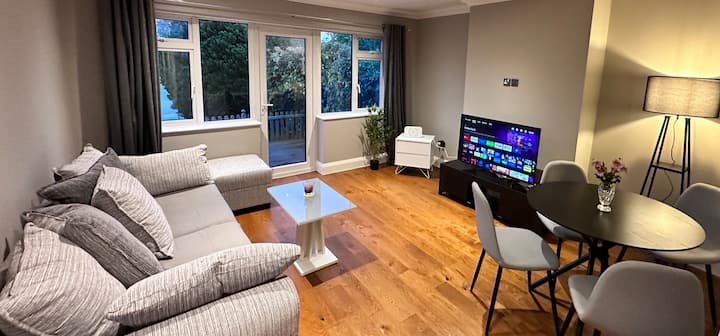 Spacious Luxury 3 Bedroom House - Brentwood
