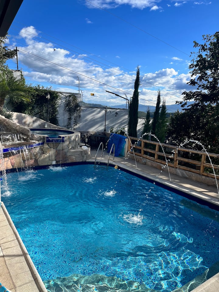 La Esmeralda-acogedora Cabaña Con Piscina - Napo