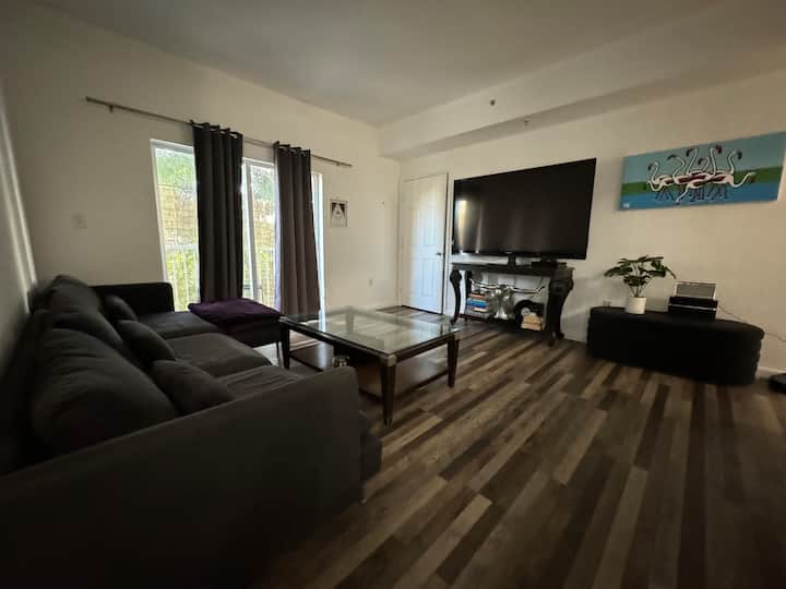 Independent Master Bedroom - Miami, FL