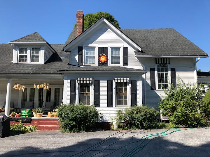 Red Rooster Air Bnb - Rutland, VT