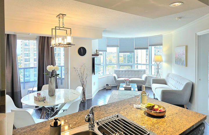 Modern 3-bedroom Apartment - Toronto