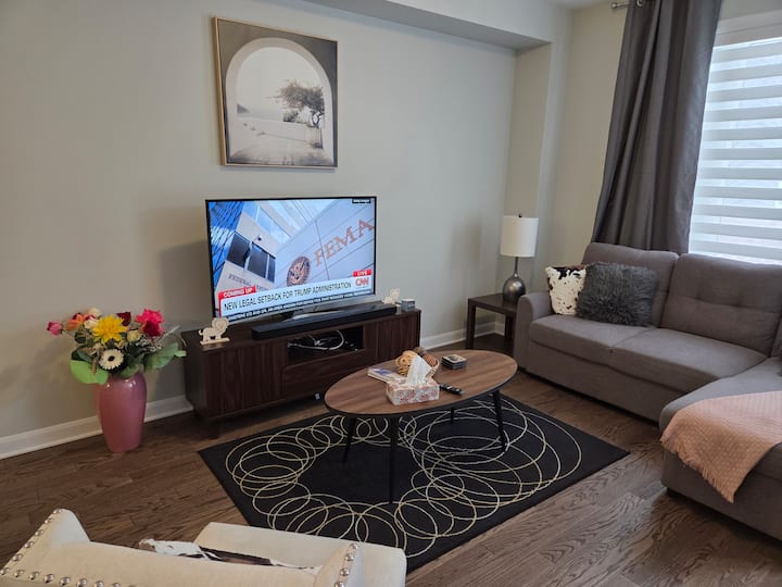 Executive Town Home, 3 Bedrooms, 1 King Size Bed - Ottawa