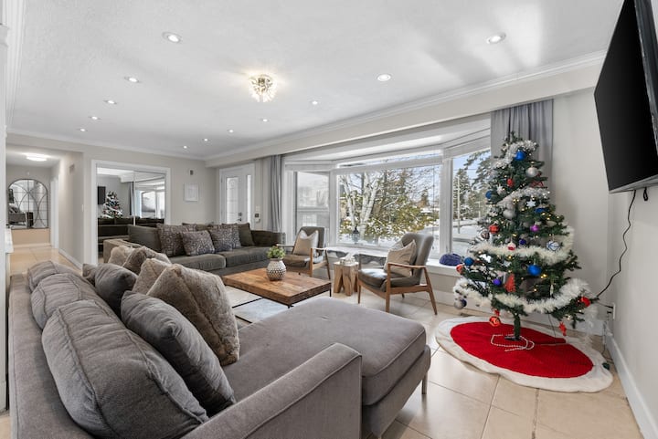 Big Family Home /5 Bedroom/outdoor Jacuzzi/ - Toronto