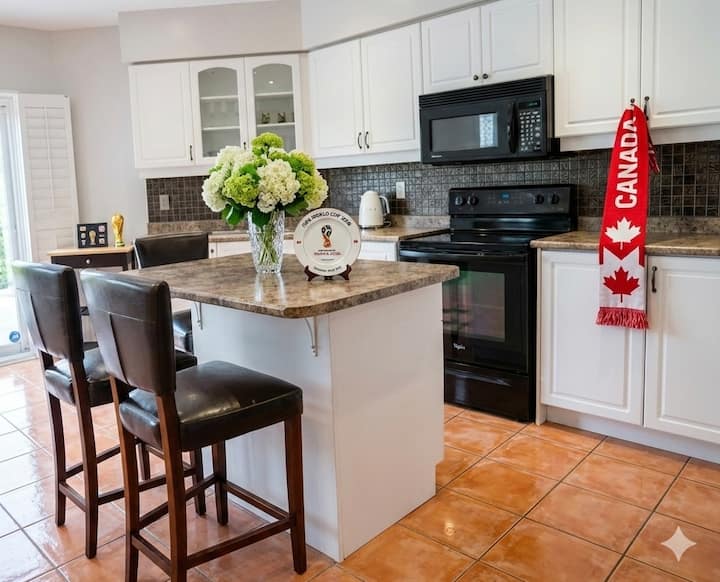 Mmaculate 5br World Cup Home | Quiet Easy Go Train - Vaughan