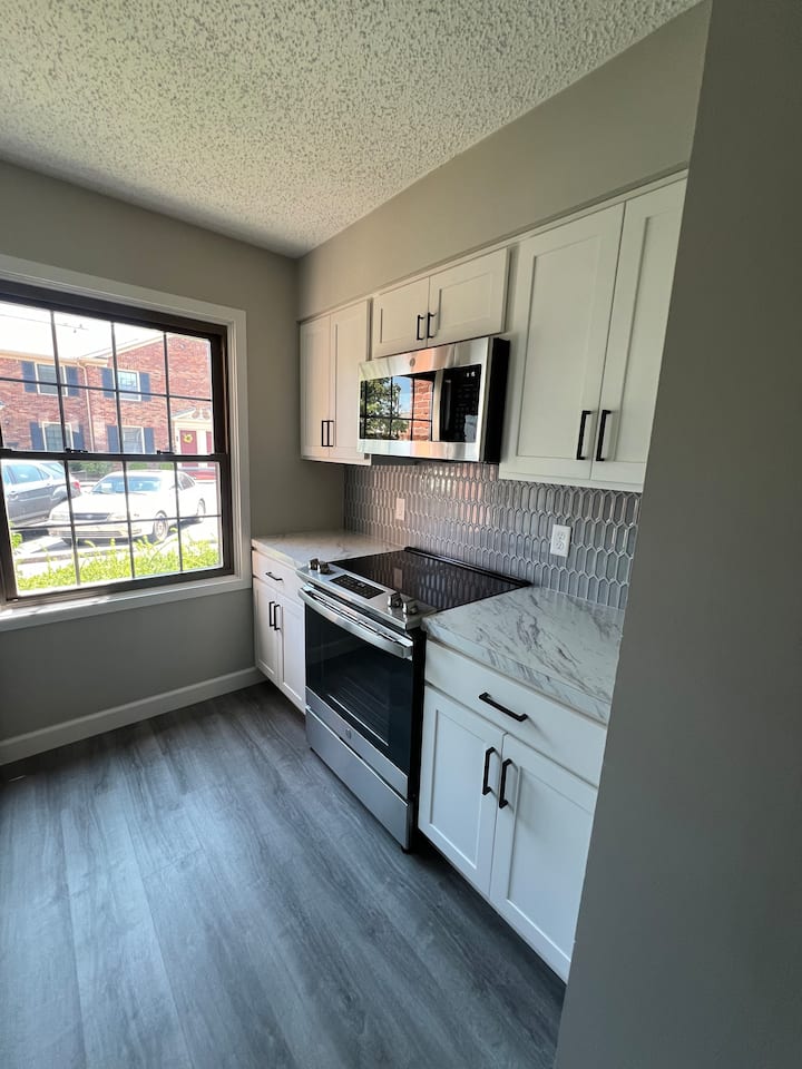 Newly Remodeled Quiet 2 Bedroom - Newburgh, IN