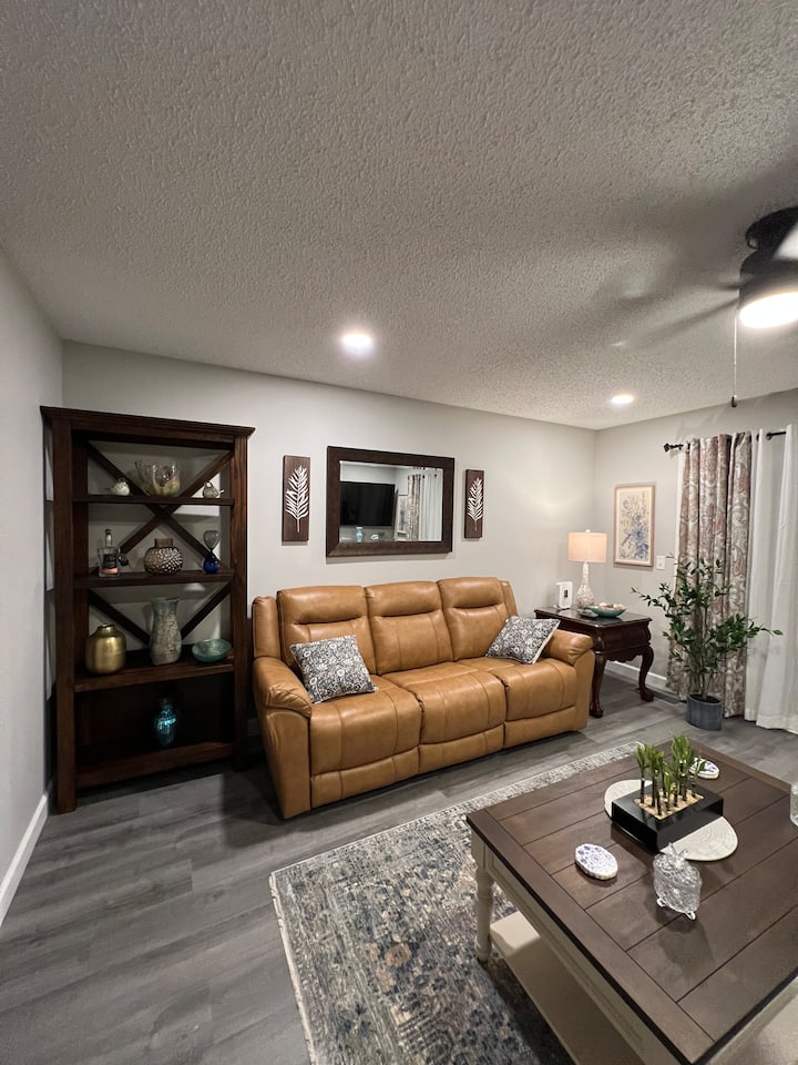 Newly Remodeled Quiet 2 Bedroom - Newburgh, IN