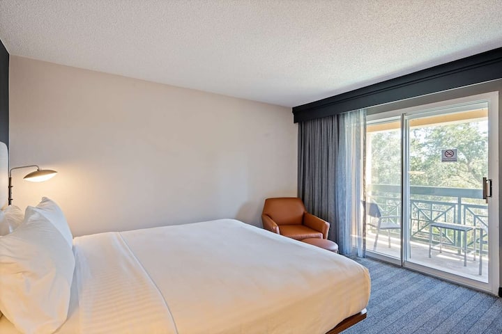 Affordable Getaway! Outdoor Pool Available! - Danville, CA