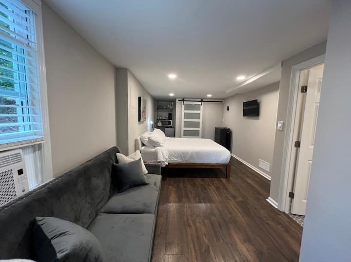 Central And Cozy Studio Apt - Irving, TX