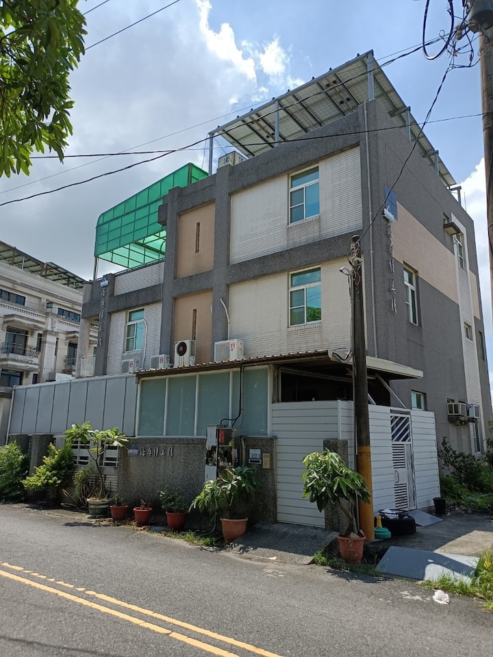 潘潘的家M3/b&b、backpackers、male Bed - 新營區
