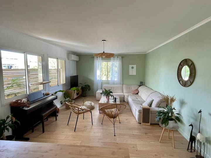 Chambre Dans Haut De Villa - Nouméa