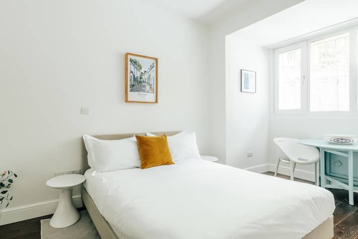 The Knaresborough- Chic Lower Ground Double Studio - London