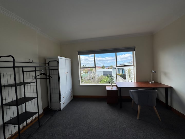 Amazing Water & Mountain Views In Salamanca Room - Tasmania