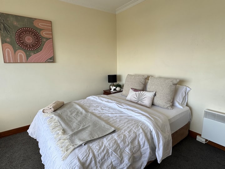 Amazing Water & Mountain Views In Salamanca Room - Hobart