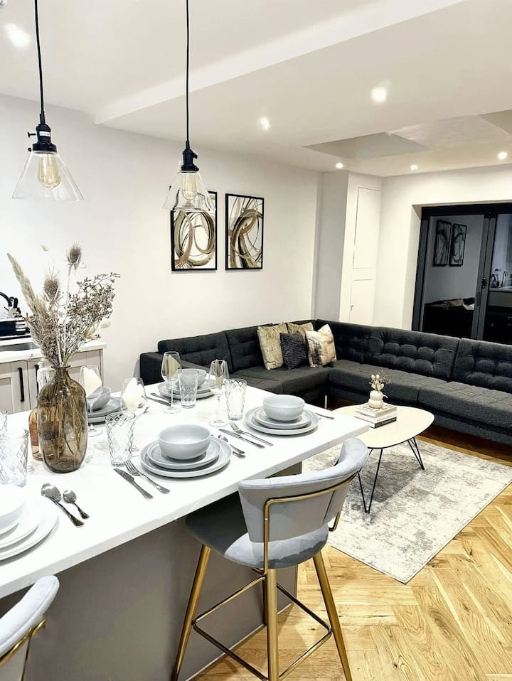 Prime Location 4-bed Home In Croydon With Parking - Croydon, UK