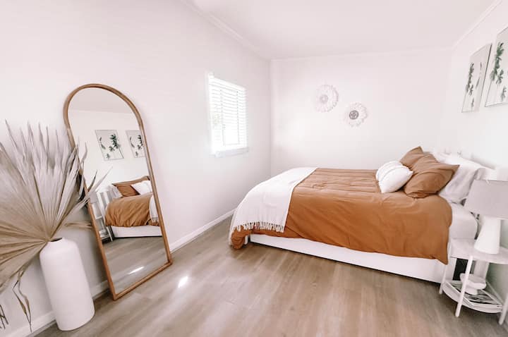 Cosy Coastal Cabin · 2-min To Beach · King Bed - Kingscote