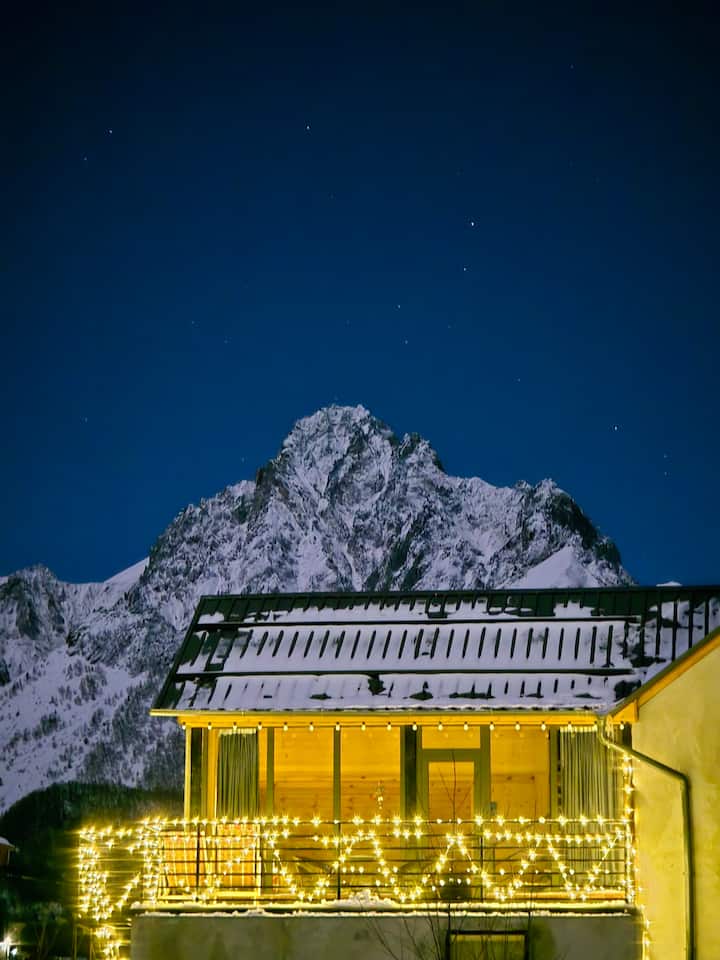 Grand Kazbegi Cottage - Georgia