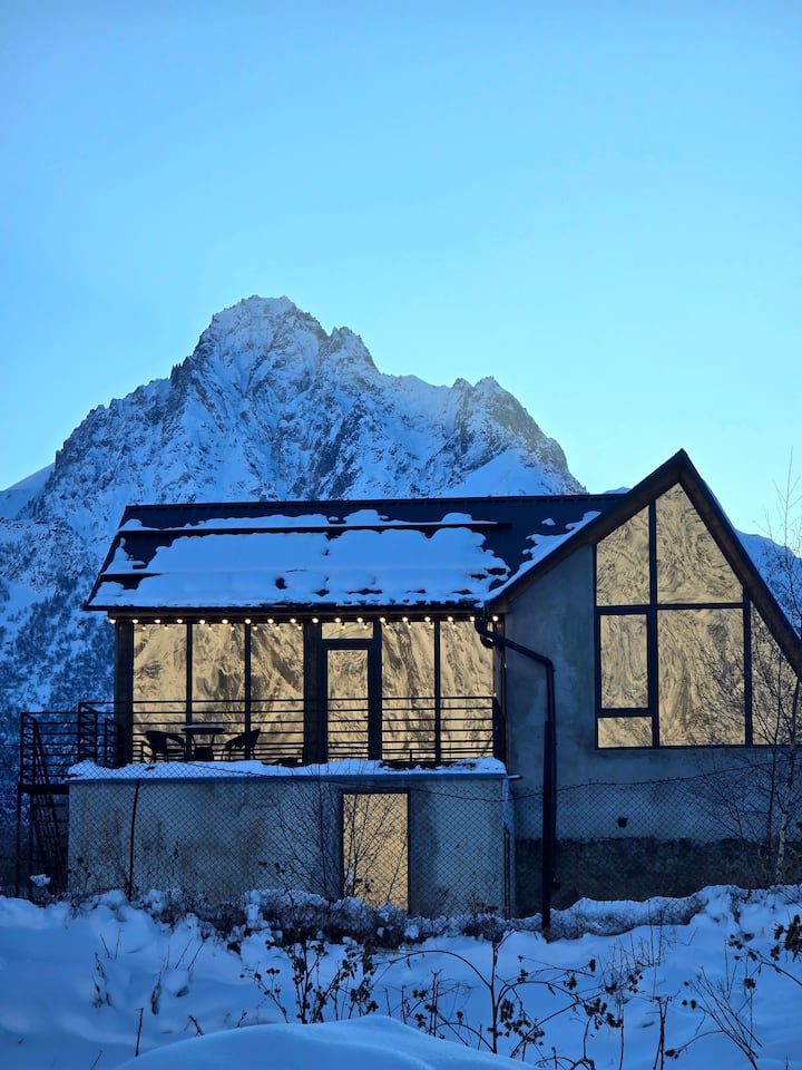 Grand Kazbegi Cottage - Georgia