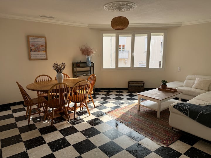 Superbe Spacious Apartment - Narbona