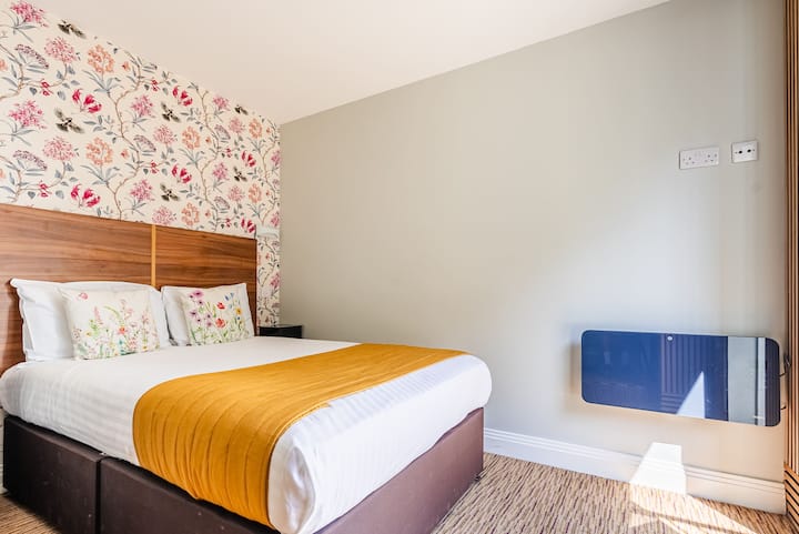 Double Standard Room With Private Bathroom - Harwich