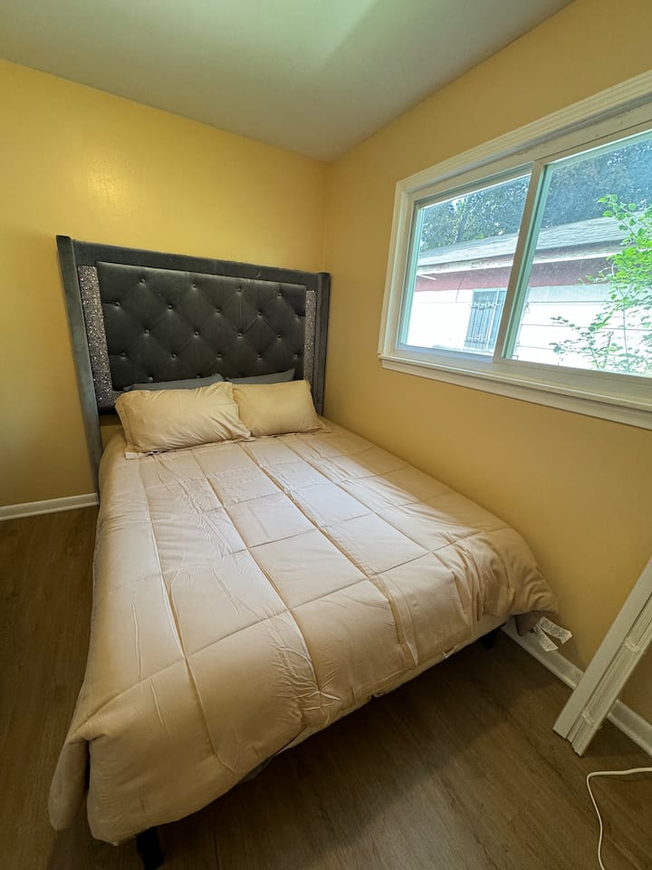 420 Friendly Great Get Away - Dearborn, MI