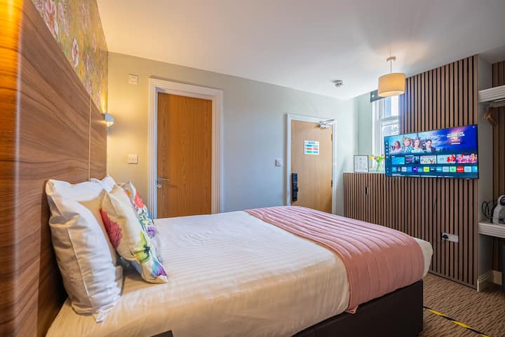 2 Suites With 2 Private Bathrooms - Felixstowe