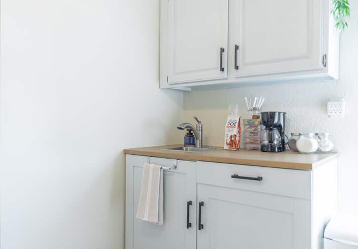 Private Studio Near Downtown, Universal + Airport! - Orlando, FL