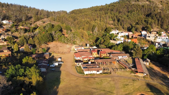 Zona De Camping En Granja Para Día De Muertos - Patzcuaro