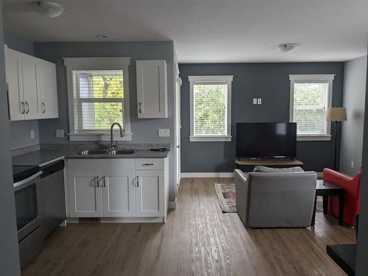 Cozy Minimalist Apartment - Regina