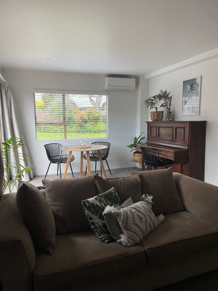 Tropical Oasis On The Mountain - Auckland