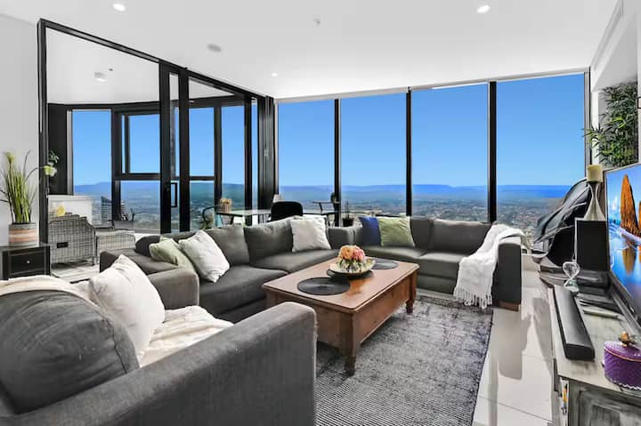 Level 70 Penthouse With Amazing Views Pet Friendly - Surfers Paradise