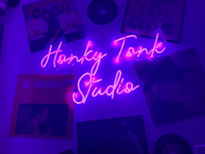 Nashville Honky Tonk Studio - Nashville, TN