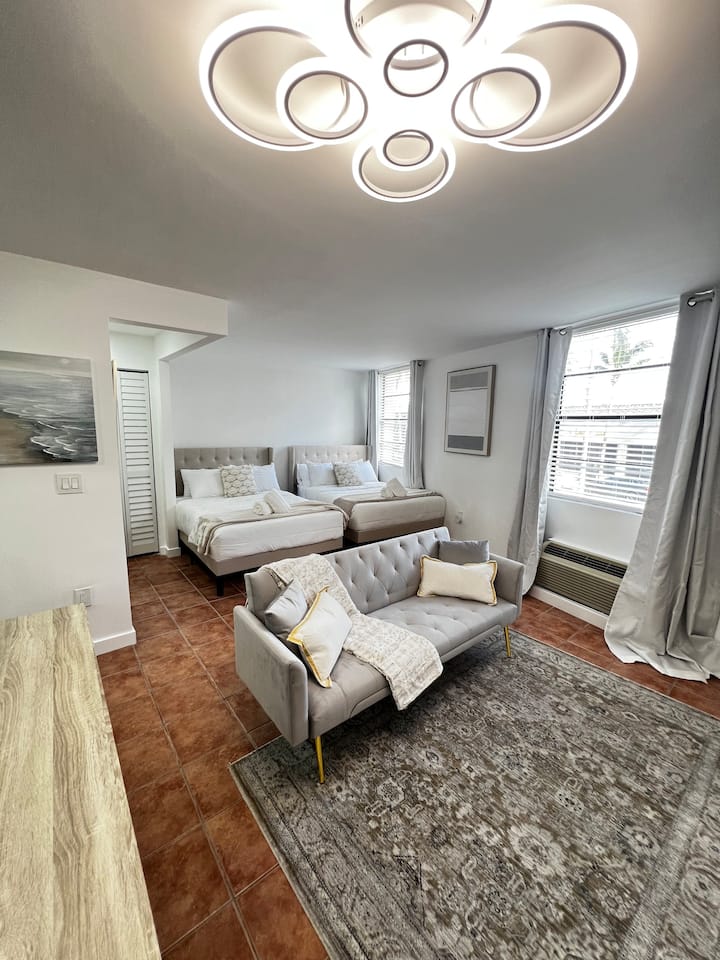 Vibrant Studio Steps From The Beach In South Beach - 南海灘