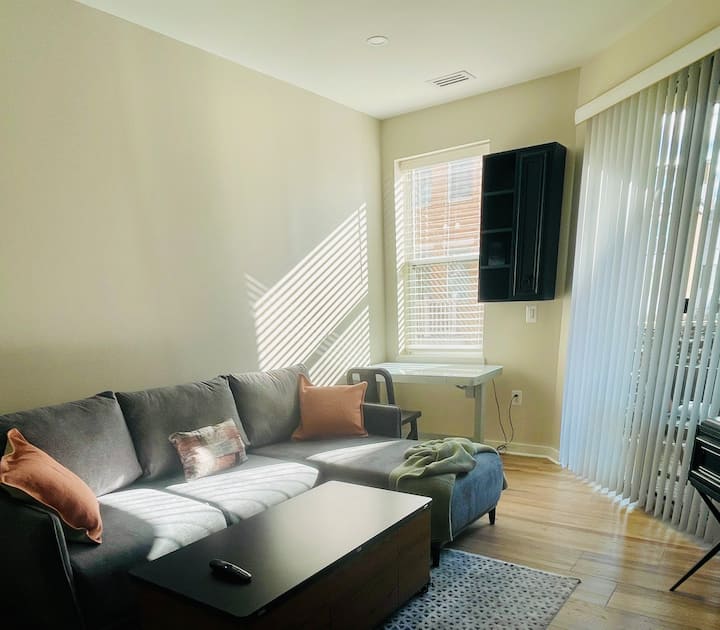 Waterfront Living + Parking And Gym - Baltimore, MD
