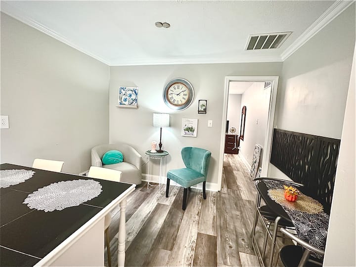 Cozy & Snug Louisville Hideaway - Louisville, KY