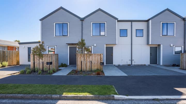 Modern 2-bed Townhouse Close To City Attractions - Christchurch